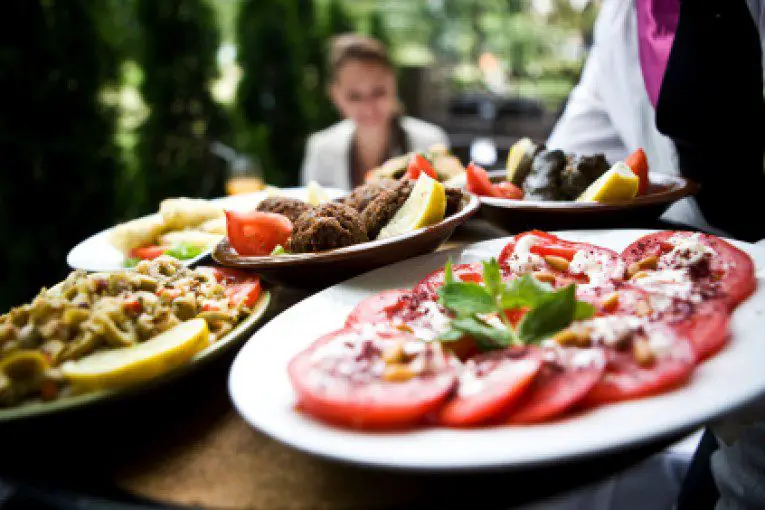 Tips for A Healthy Dining Out Experience | Wake Up World