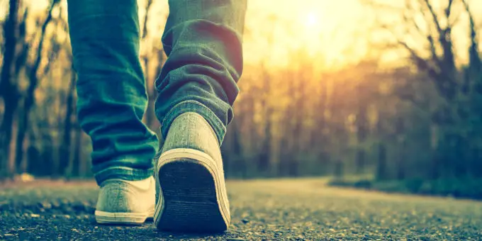How Walking Mindfully Can Improve Your Health | Wake Up World
