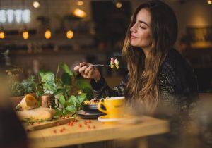 The Value of Eating with Gratitude | Wake Up World